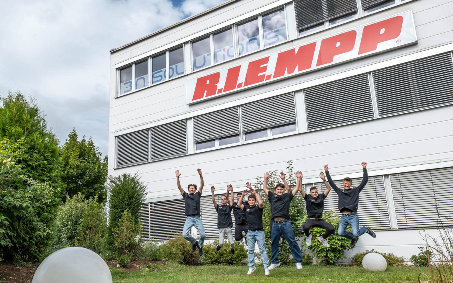 Begrüßung unserer neuen Azubis! – Zimmermann Industrieservice ...